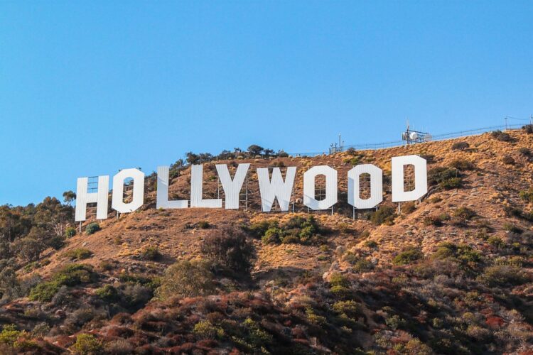 How big is the HOLLYWOOD sign? - FindersFree.com